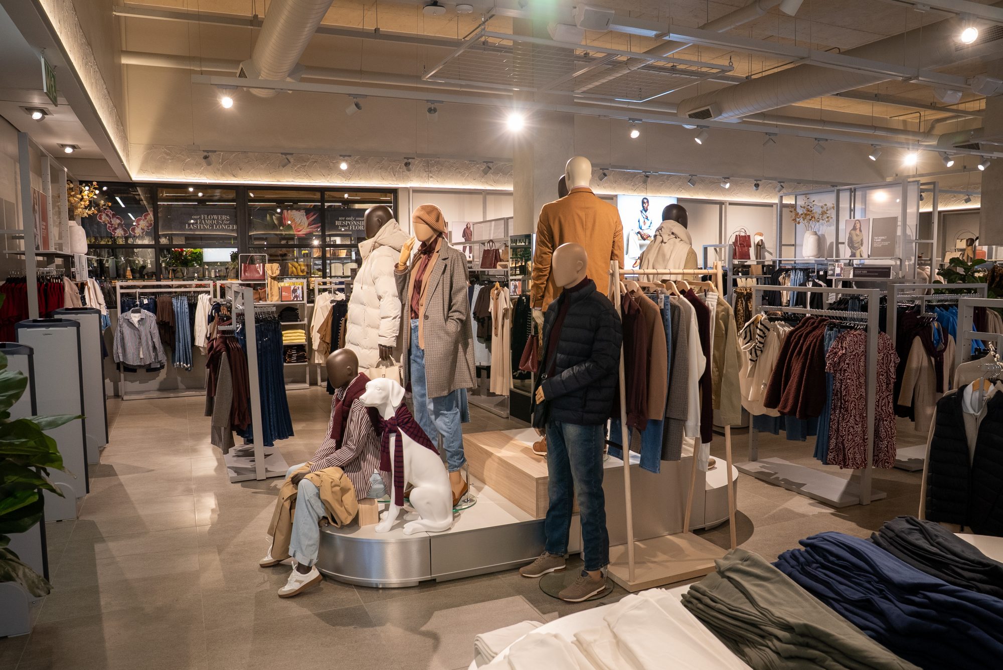 Woolworths opens four new retail experiences at Sandton Gate precinct ...